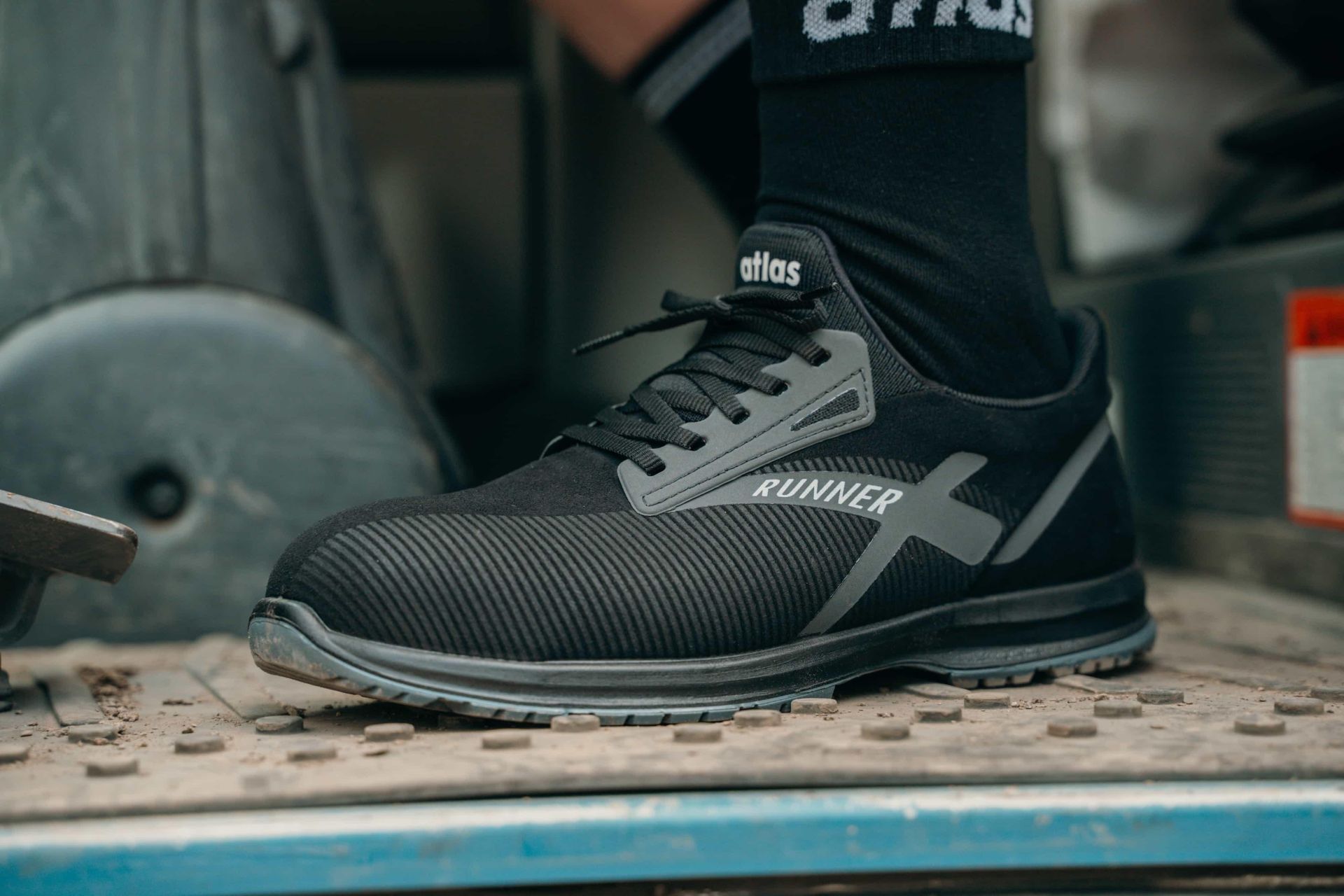 RUNNER 95 XP ESD S3S Sicherheitsschuh | 43 | BLACK | GREY | 10 | 89700-43